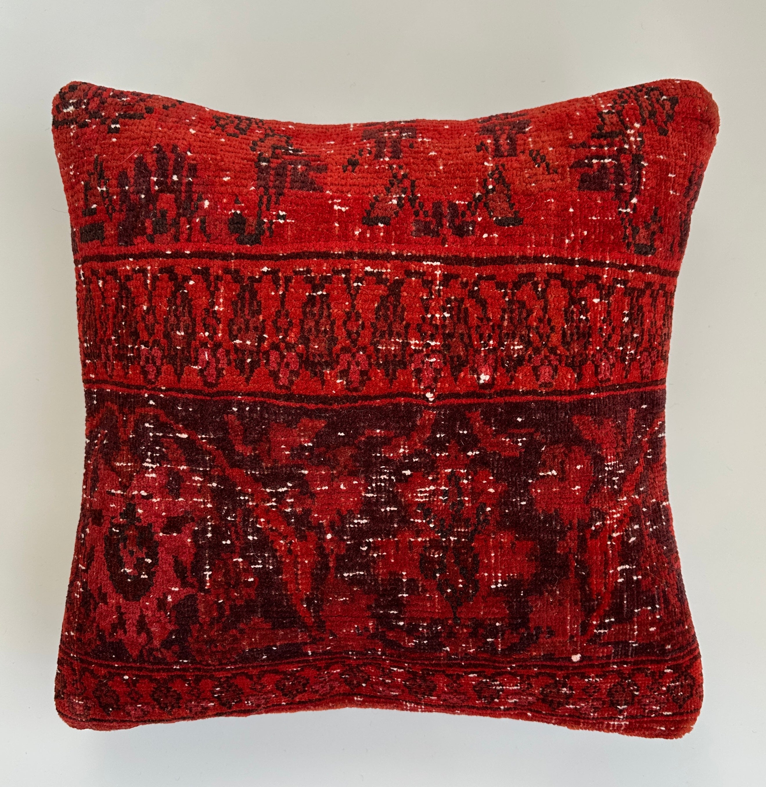 Red Carpet Cushion Cover 16''x16'' / 40x39 CM – Oseela